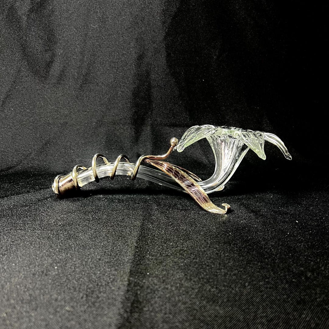 Graceful Oneida Hand Blown Art Glass Reclining Easter Lily Vase With ...