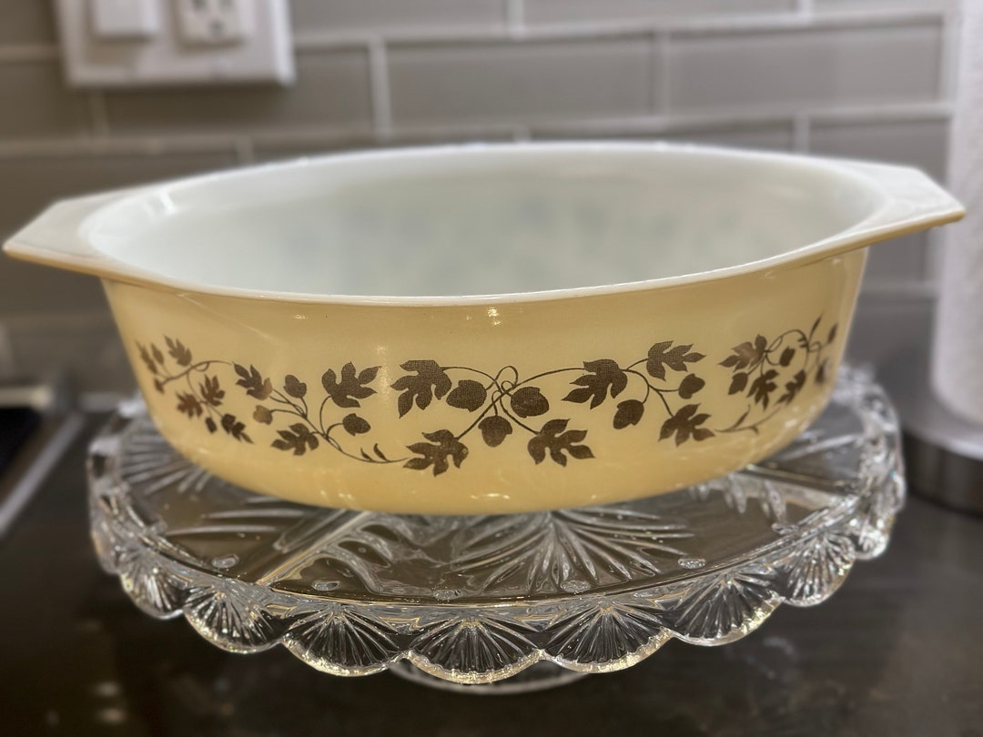 1960's Pyrex Promo Pattern Beige With Black Scroll, Golden Acorn and ...