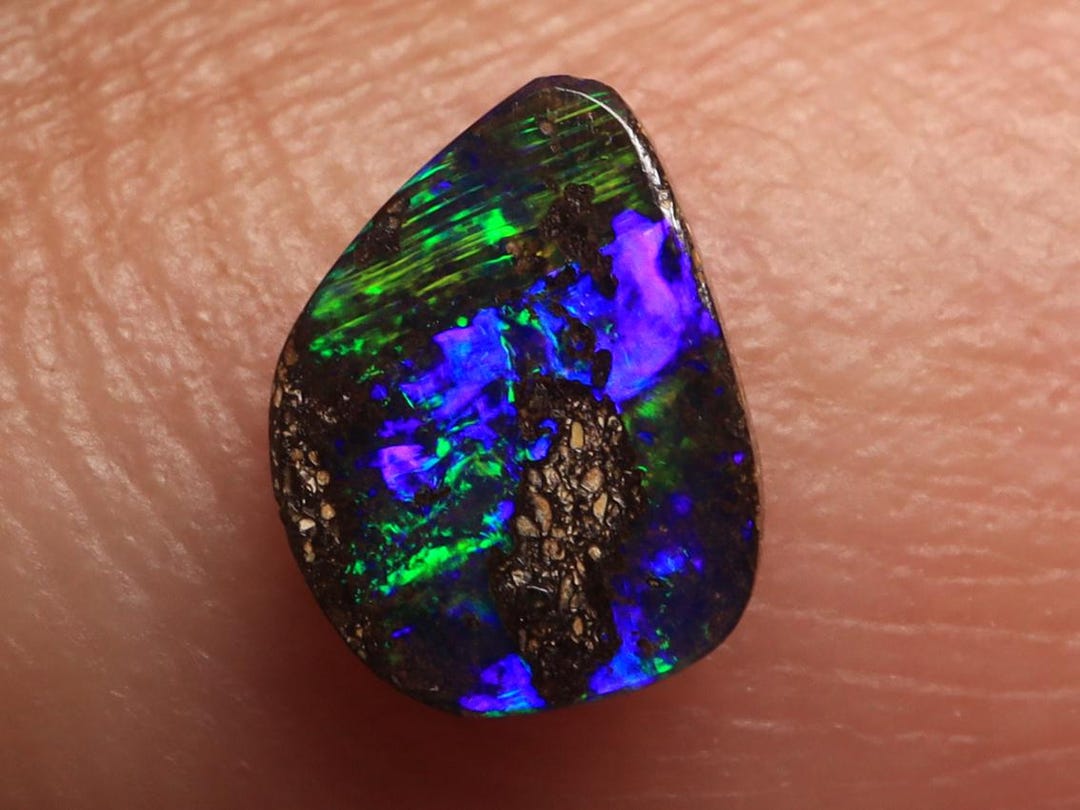 0.35 Ct. Super Gem Grade Bright Neon Green Natural Boulder Opal ...