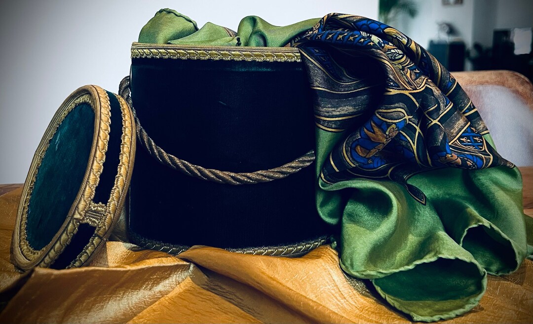 Antique Lidded Box for Shawls/gloves Made of Green Velvet With Gold ...