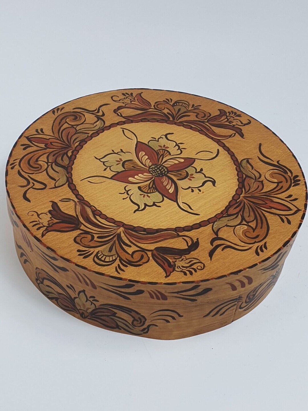 Antique Chip Boxes Chip Boxes Hand-painted Round Vintage Good Condition ...