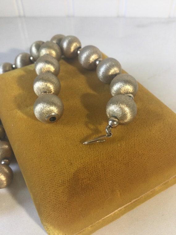 Wonderful vintage signed NAPIER hand textured gold pl… - Gem