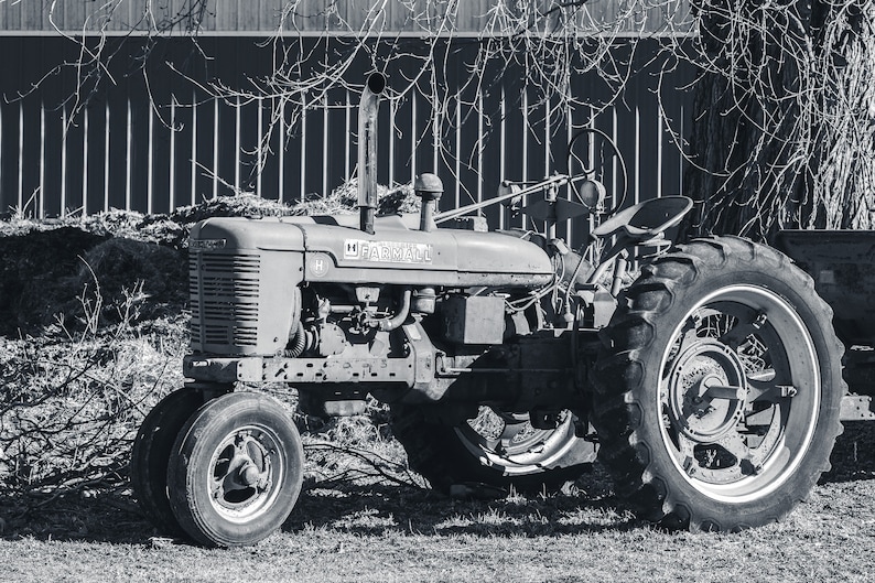 Old Tractor at Rest, Tractors, Farm Equipment, Farm Life, Farmall ...