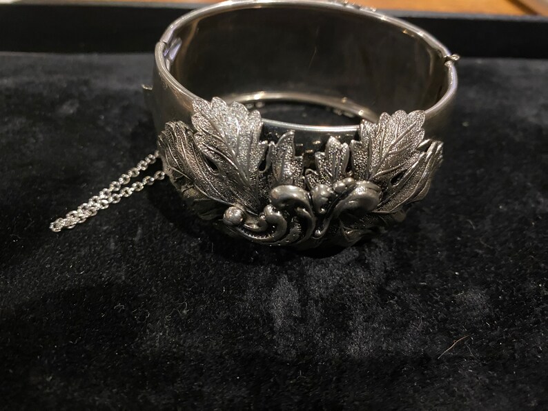 Antique Metal Bracelet Cuff With Beautiful Leaf Detail 62.92g - Etsy
