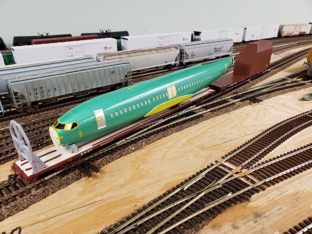 HO Scale Boeing 737 Fuselage and Cargo - Etsy