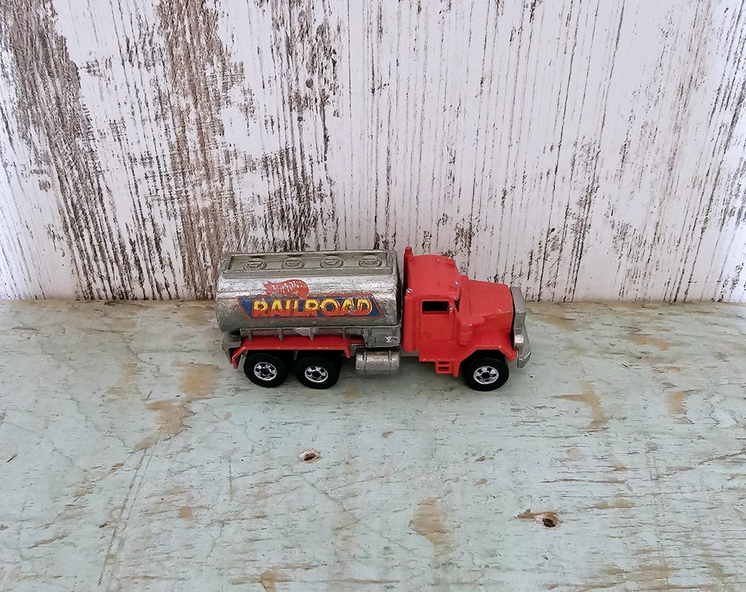 Vintage Hot Wheels Peterbilt Railroad Gas Tanker 1979 Blackwall ...