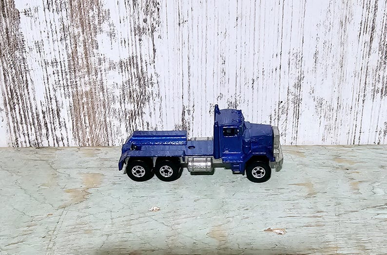 Vintage Hot Wheels Peterbilt 1979 Blue Tractor Cab Semi Truck Diecast 1 ...