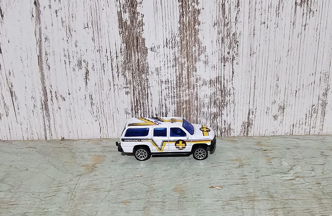 Matchbox 2000 Chevrolet Suburban Emergency Rescue 2003 Special Edition ...