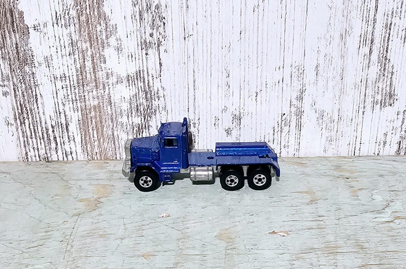 Vintage Hot Wheels Peterbilt 1979 Blue Tractor Cab Semi Truck Diecast 1 ...