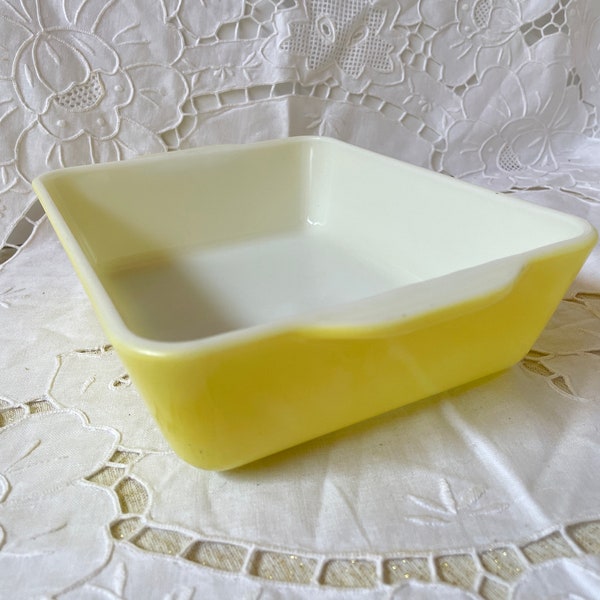 Vintage Pyrex Dish - Etsy