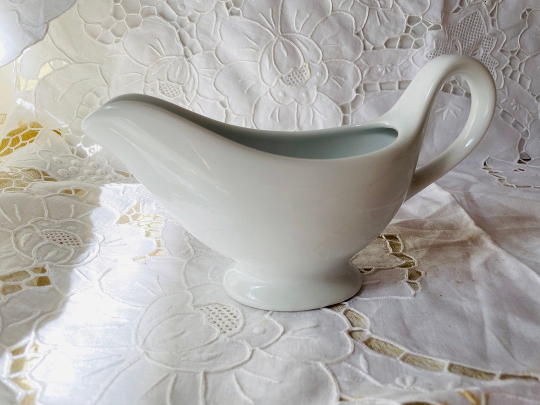 BIA White Gravy Boat BIA Cordon Bleu 16-ounce Sauce Pitcher - Etsy