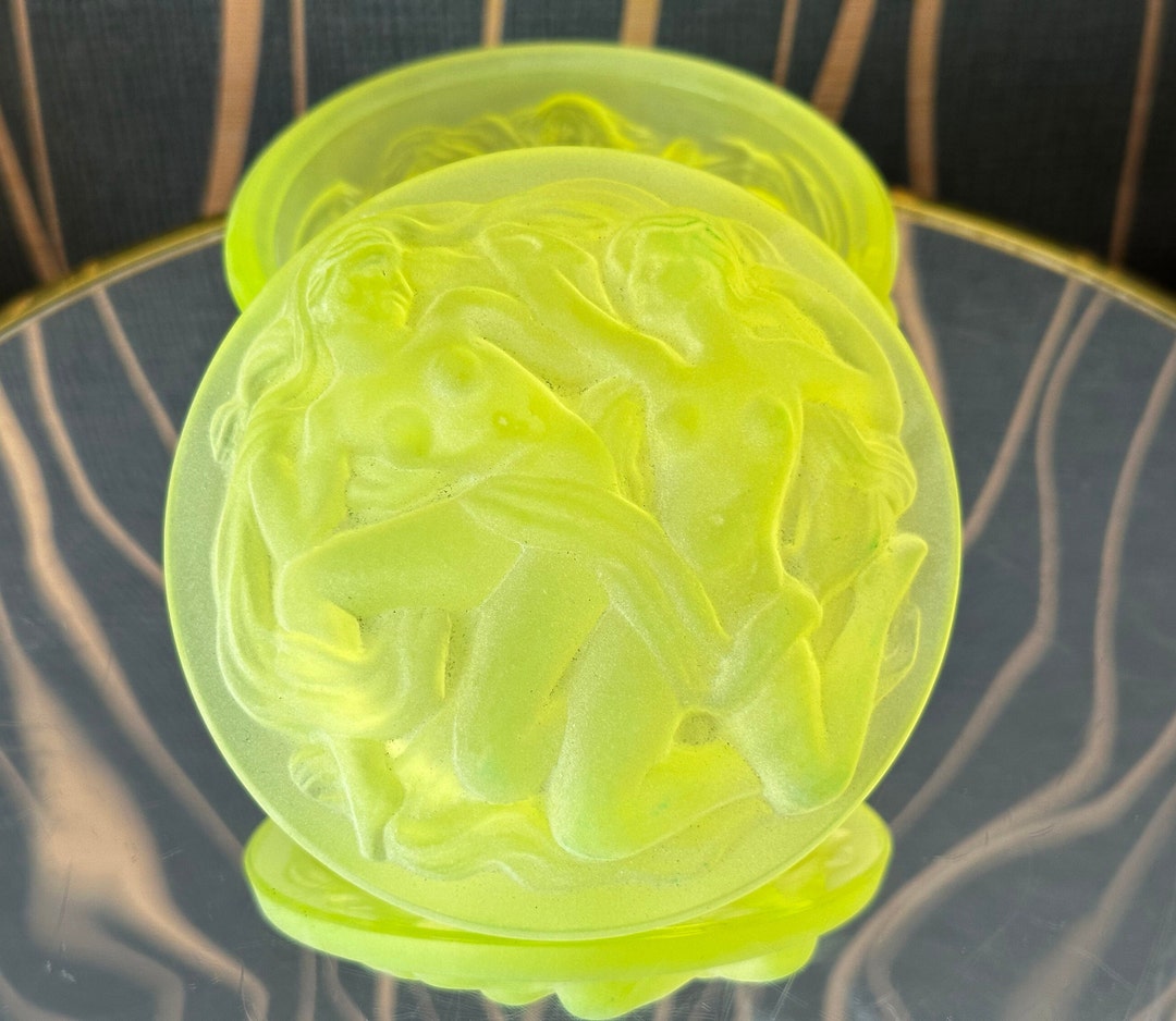 Exquisite Uranium Frosted Glass Box From Hoffmann & Schlevogt, Ingrid ...
