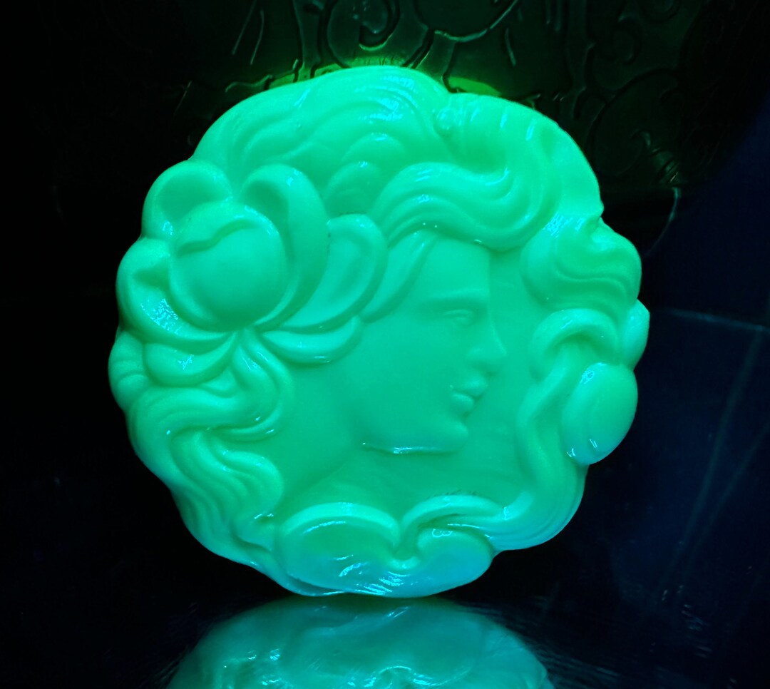 Radiant Uranium Glass Button 3.9 Cm Diameter for Unique Fashion ...