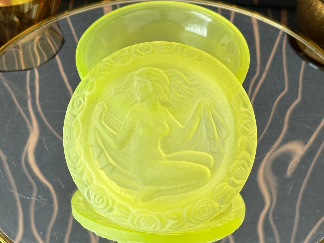 Exquisite Frosted Uranium Glass Box From the Ingrid Collection ...