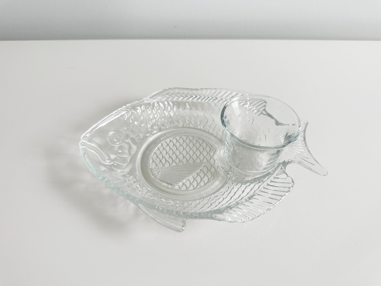 Anchor Hocking Pressed Glass Fish Plates Luncheon Dishes & 15" Platter ...