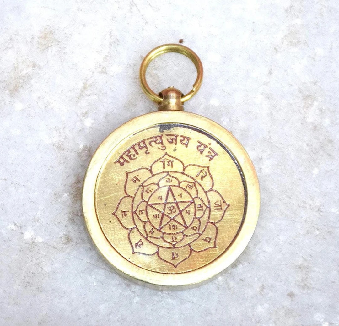Golden Mahamrityunjay Kavach Yantra Pendant With 24 Ct Chain for Unisex ...