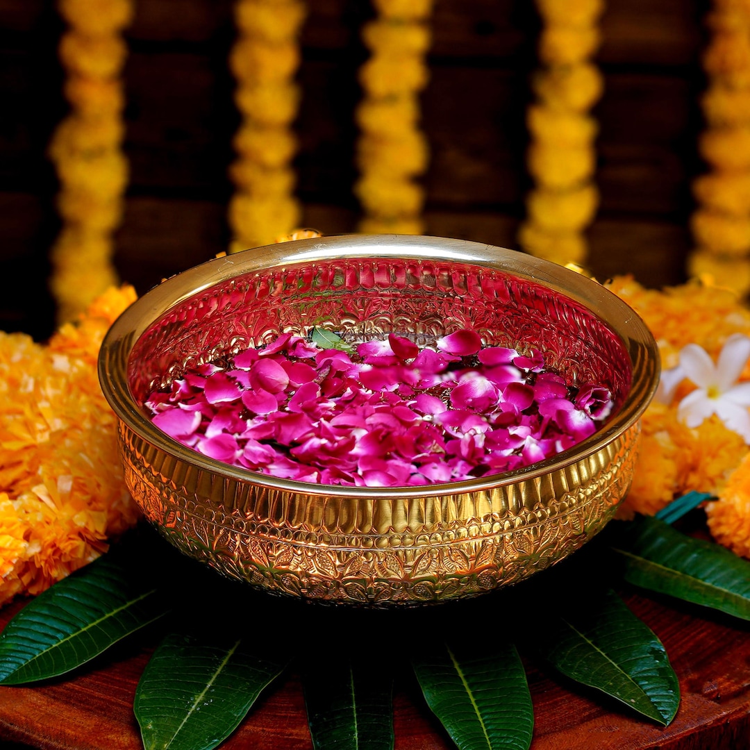 Decorative Traditional Indian Brass Bowl Vintage Urli for Floating ...