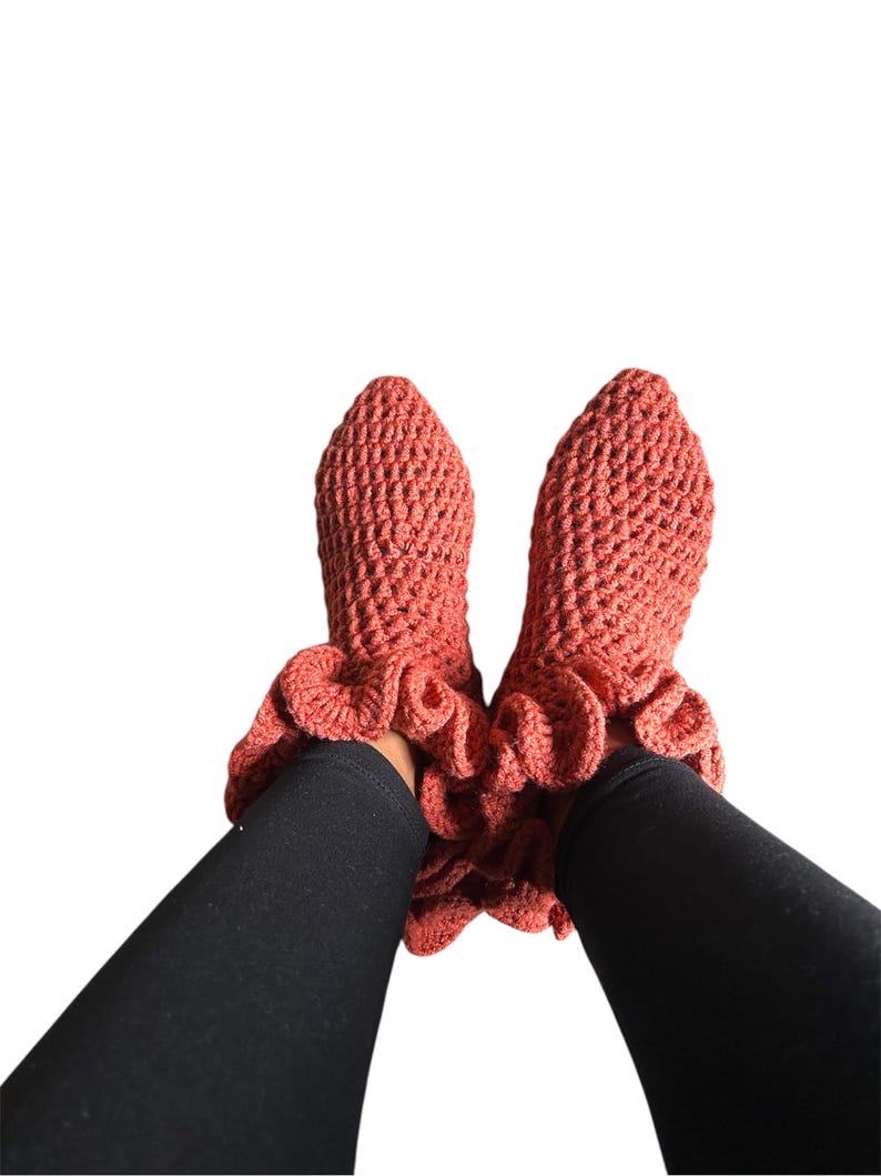 Crochet Ruffle Footies Pattern | Easy Crochet Socks (PDF Pattern) - Etsy