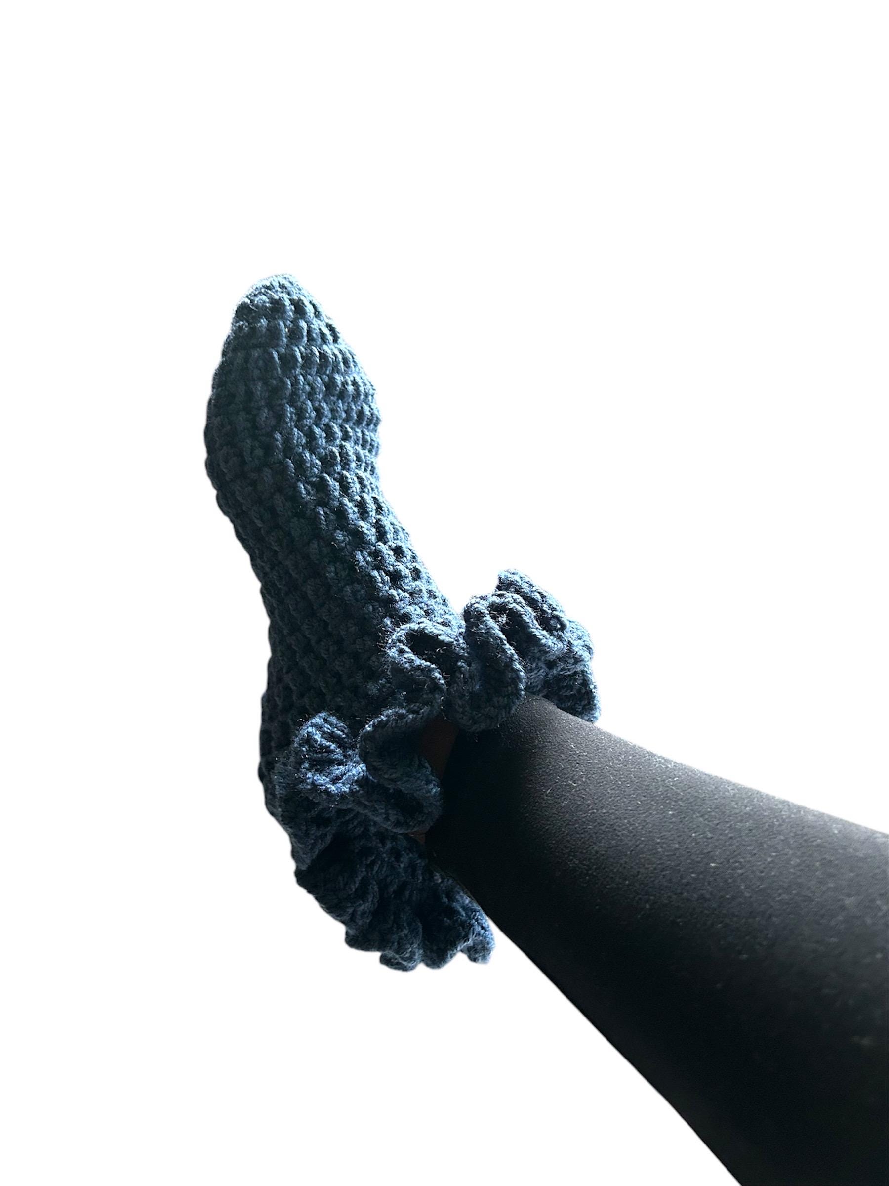 Cute and Comfy Crochet Ruffle Footies Pattern | Crochet Ruffle Socks ...
