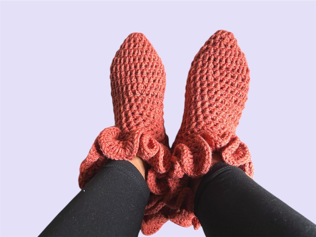 Cute and Comfy Crochet Ruffle Footies Pattern | Crochet Ruffle Socks ...