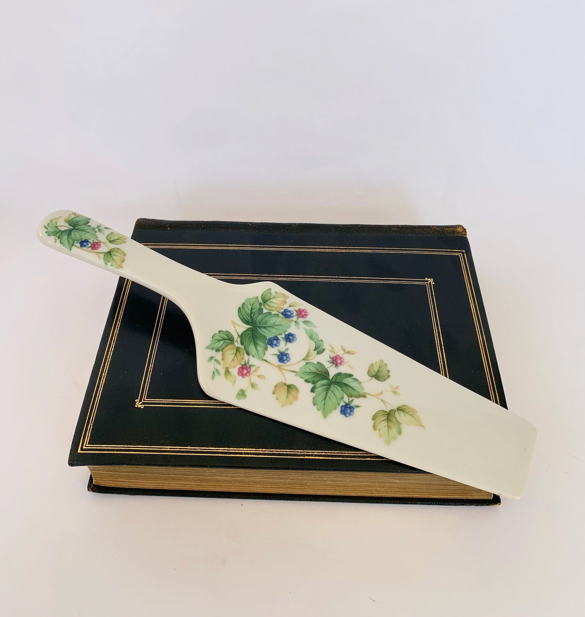 Porcelain Cake Pie Server Andrea by Sadek Berry and Vine - Etsy