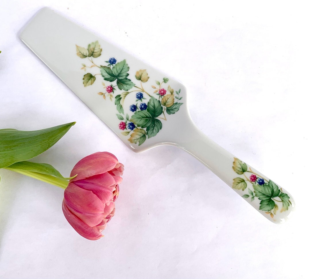 Porcelain Cake Pie Server Andrea by Sadek, Berry and Vine Pattern,japan ...