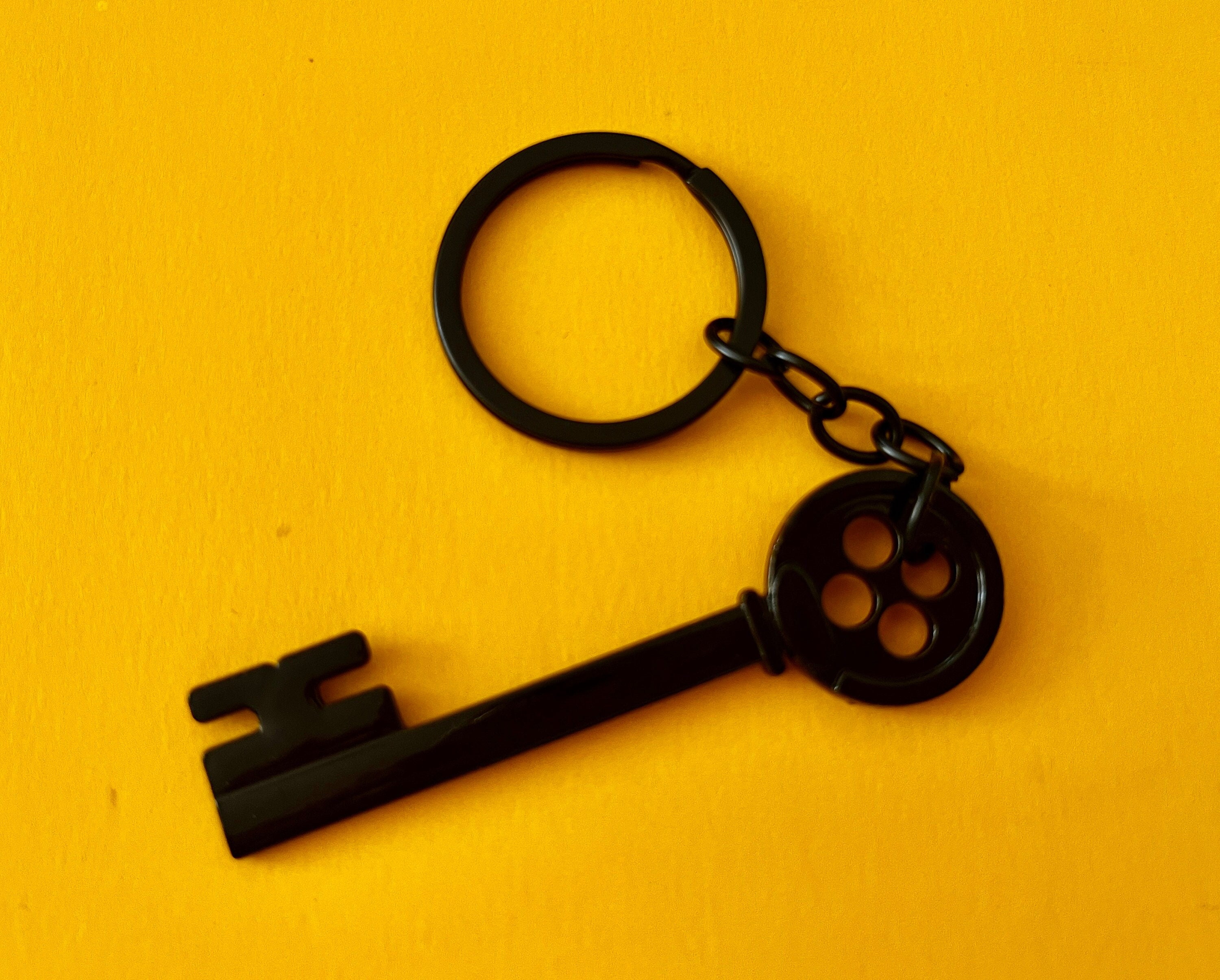 Coraline Black Key Cosplay Keyblade Metal Keychain - Etsy