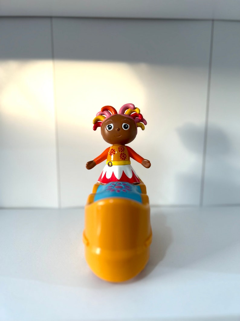 In the Night Garden Upsy Daisys Bed & Figure Set Rare Iggle Piggle ...