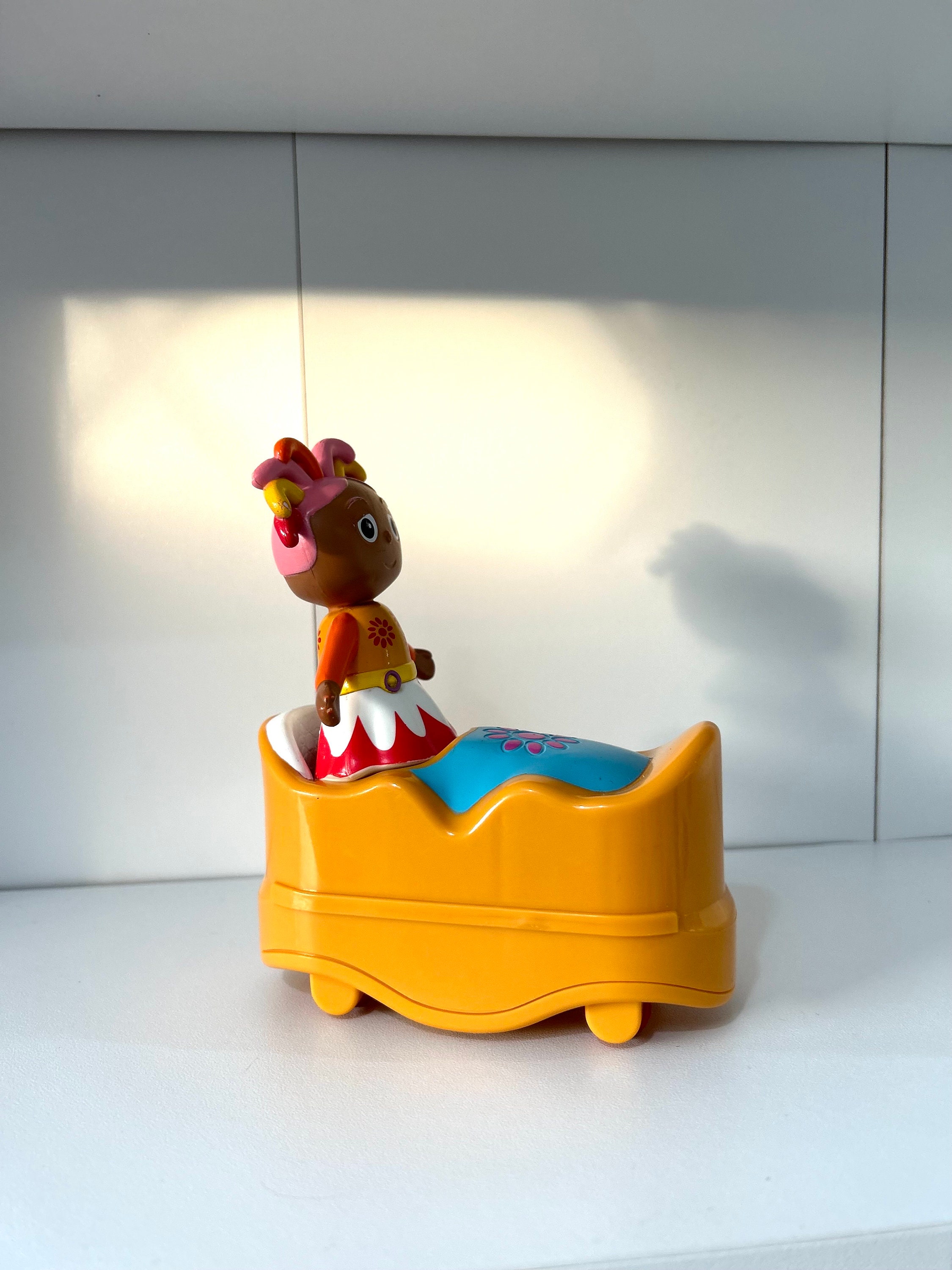 In the Night Garden Upsy Daisys Bed & Figure Set Rare Iggle Piggle ...