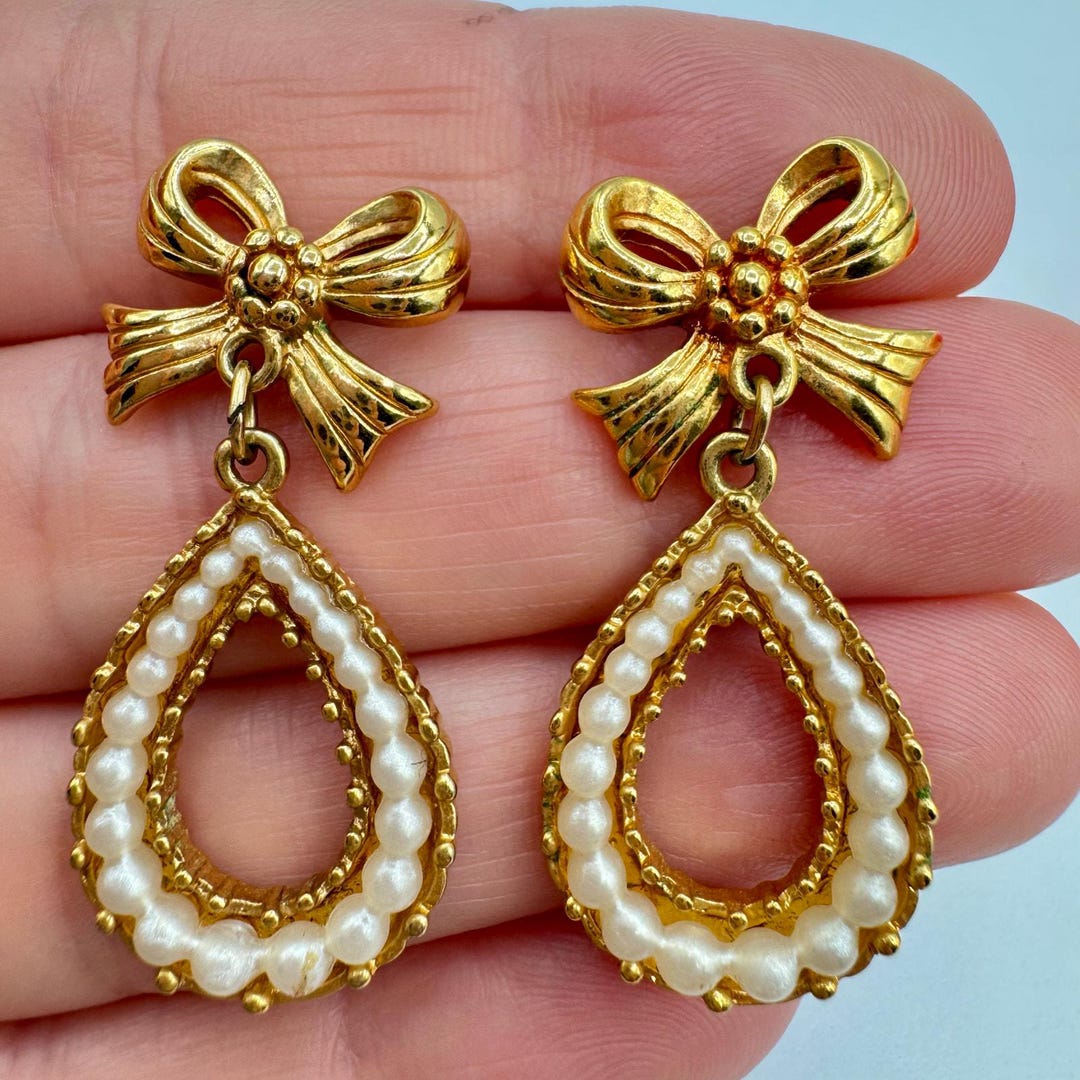 Vintage 1993 Avon “isn’t It Romantic” Faux Pearl Bow Drop Earrings ...