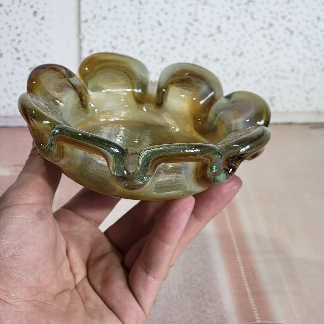 Vintage Flower Power Art Glass Ashtray, Vintage Glass Flower Ashtray ...