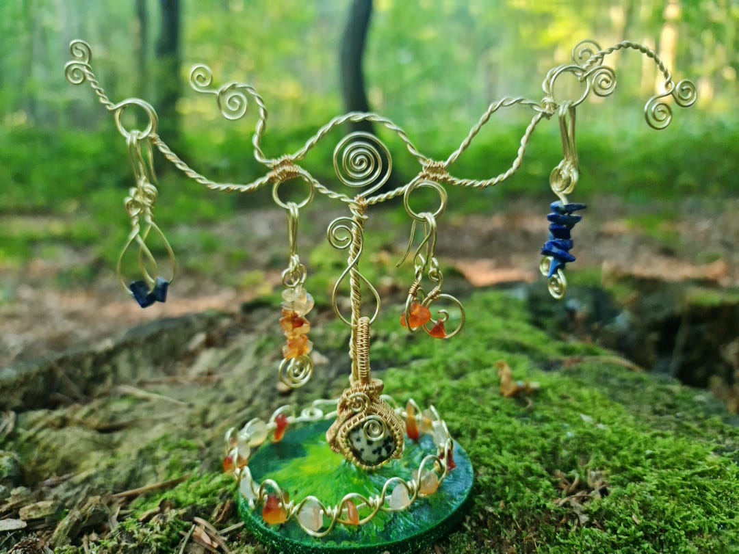 Talisman Stand - Etsy