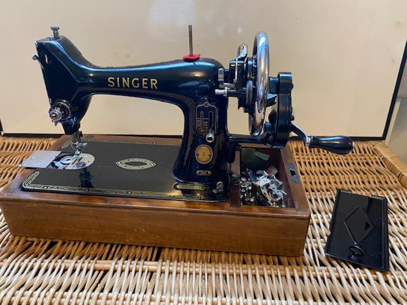 Vintage 1930's Singer Sewing Machine Hand Wheel Serial Number EM727156 ...