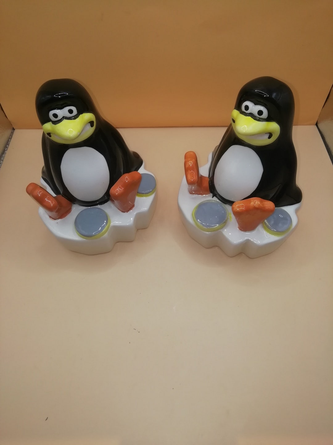 Pair Creature Comforts Pedro Penguin Aardman Money Box Bank Ceramic HL ...