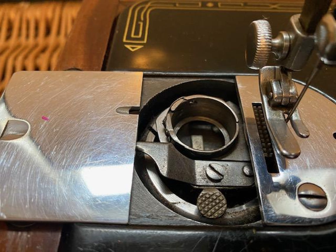 Vintage 1930's Singer Sewing Machine Hand Wheel Serial Number EM727156 ...