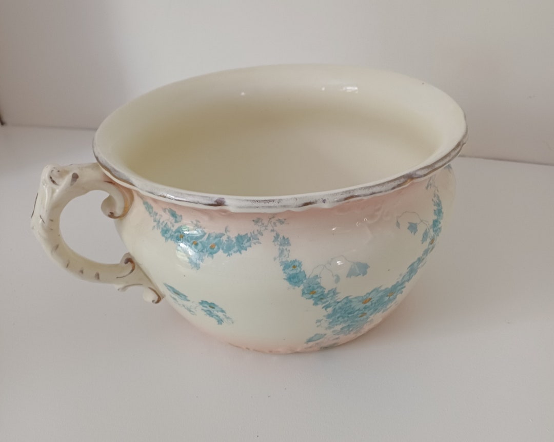 Vintage Chamber Pot Thirstal Ivory Inn Good Condition, No Chops/cracks ...