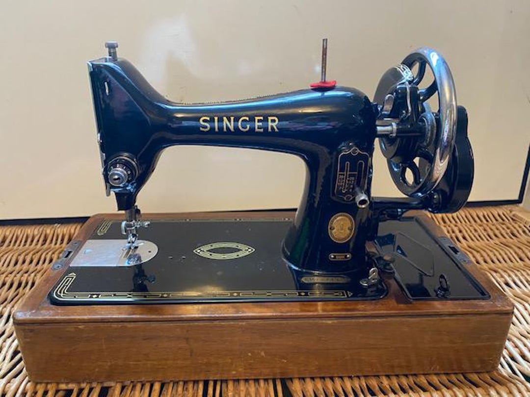 Vintage 1930's Singer Sewing Machine Hand Wheel Serial Number EM727156 ...