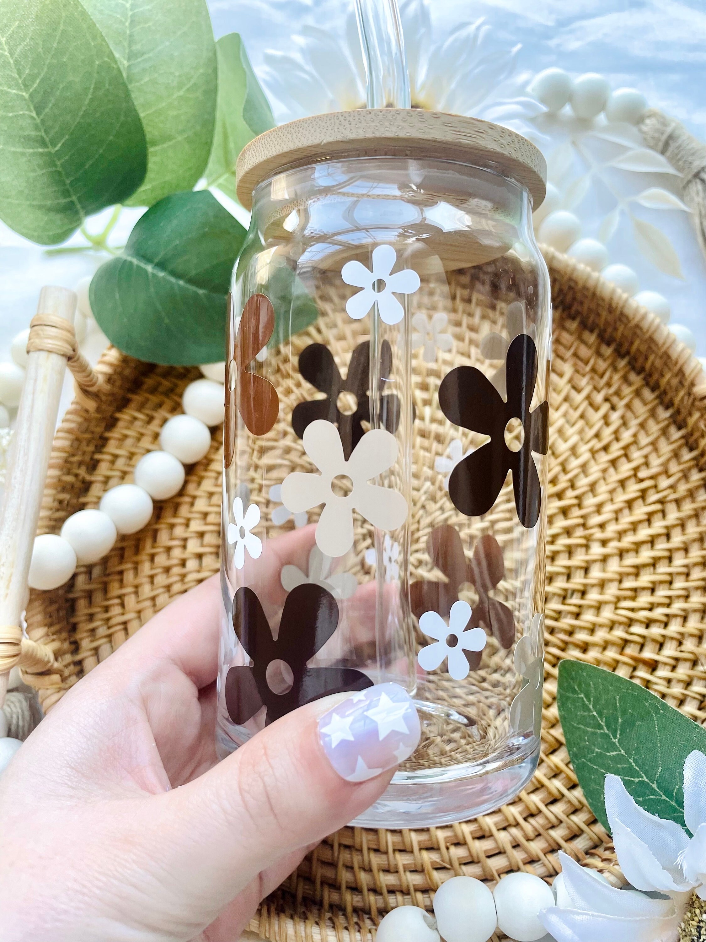 Neutral Daisy Flower Glass Cup Aesthetic Glass Can Cup Cup With Lid and ...