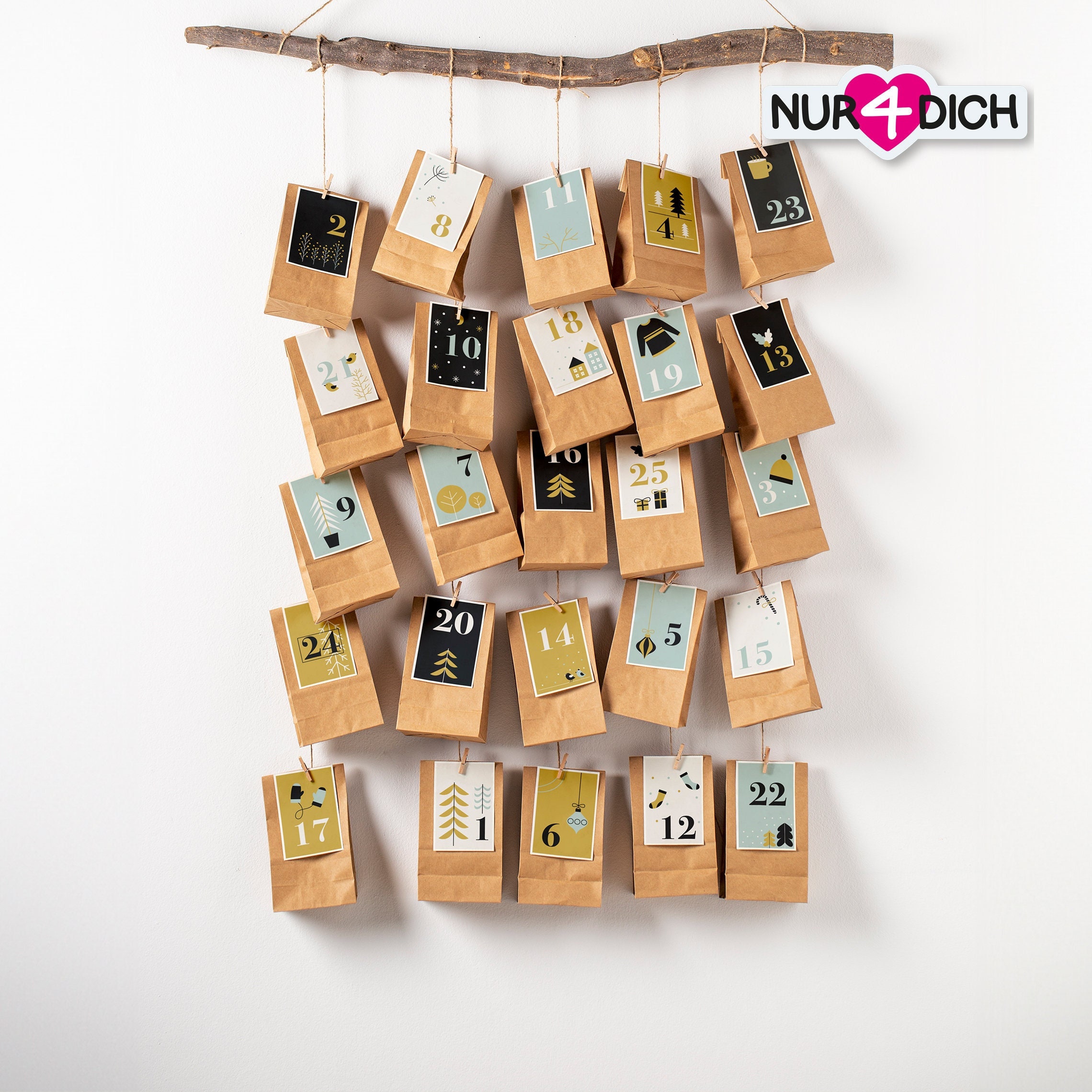 Advent Calendar With 25 Bags, Picture Cards and Mini Clothespins ...