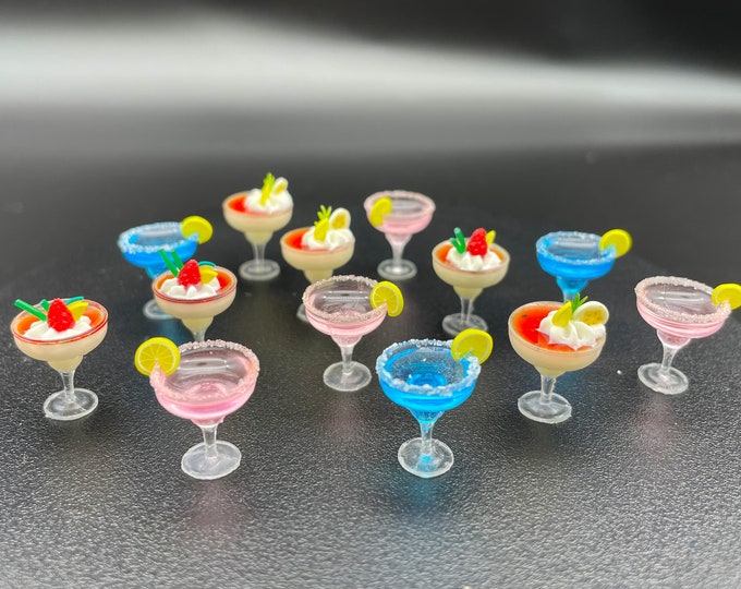 Miniature Cocktail Drinking Glasses. 1:12 Scale. Dollhouse Kitchen ...