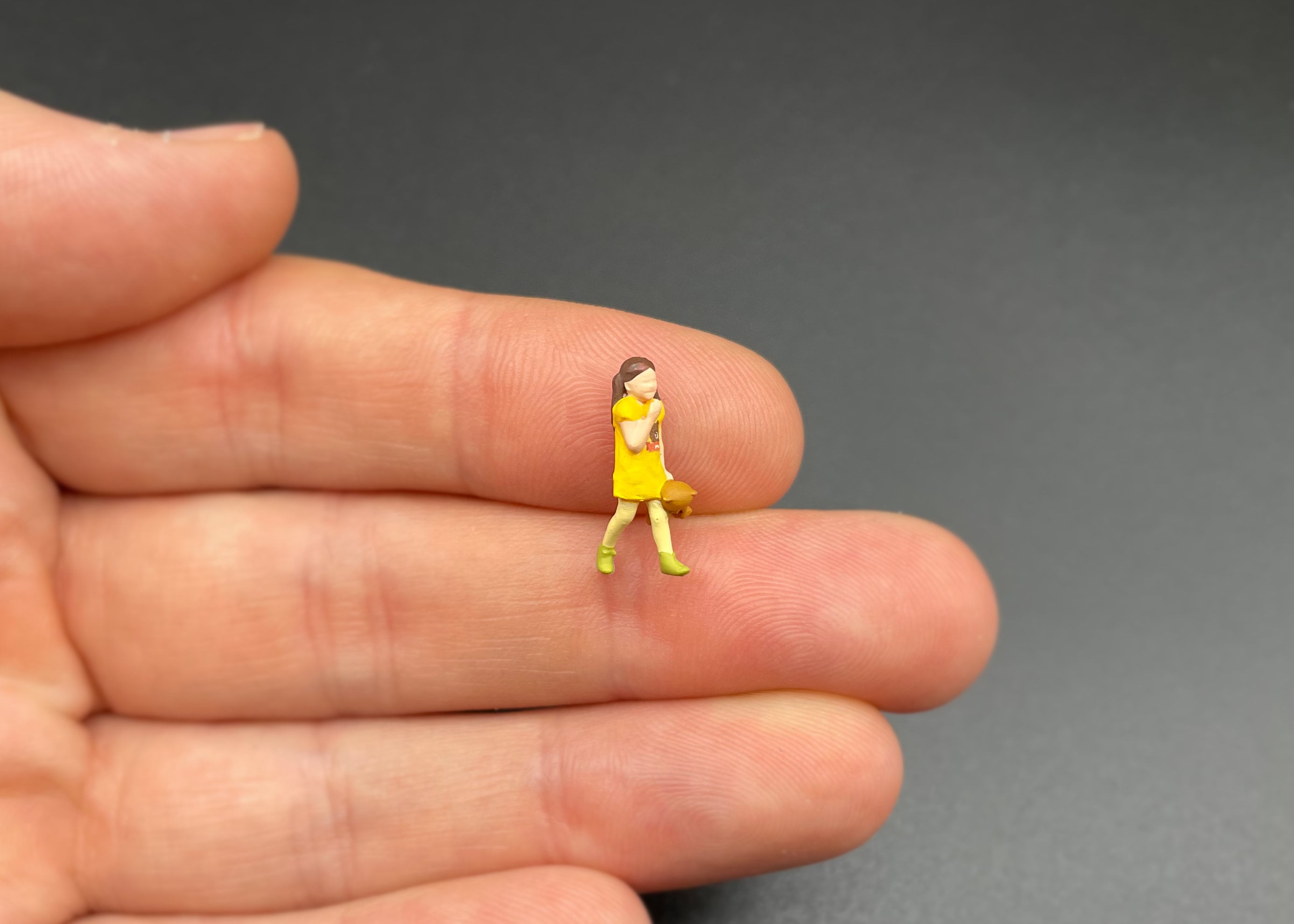 Miniature Children Playing Figures. 1:64 S Scale Model Figures. Boys ...