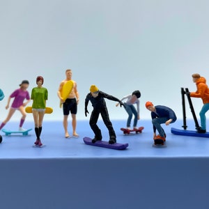 Athlete Sports Figures. Human Miniatures. 1:64 Scale. Skater, Ski ...