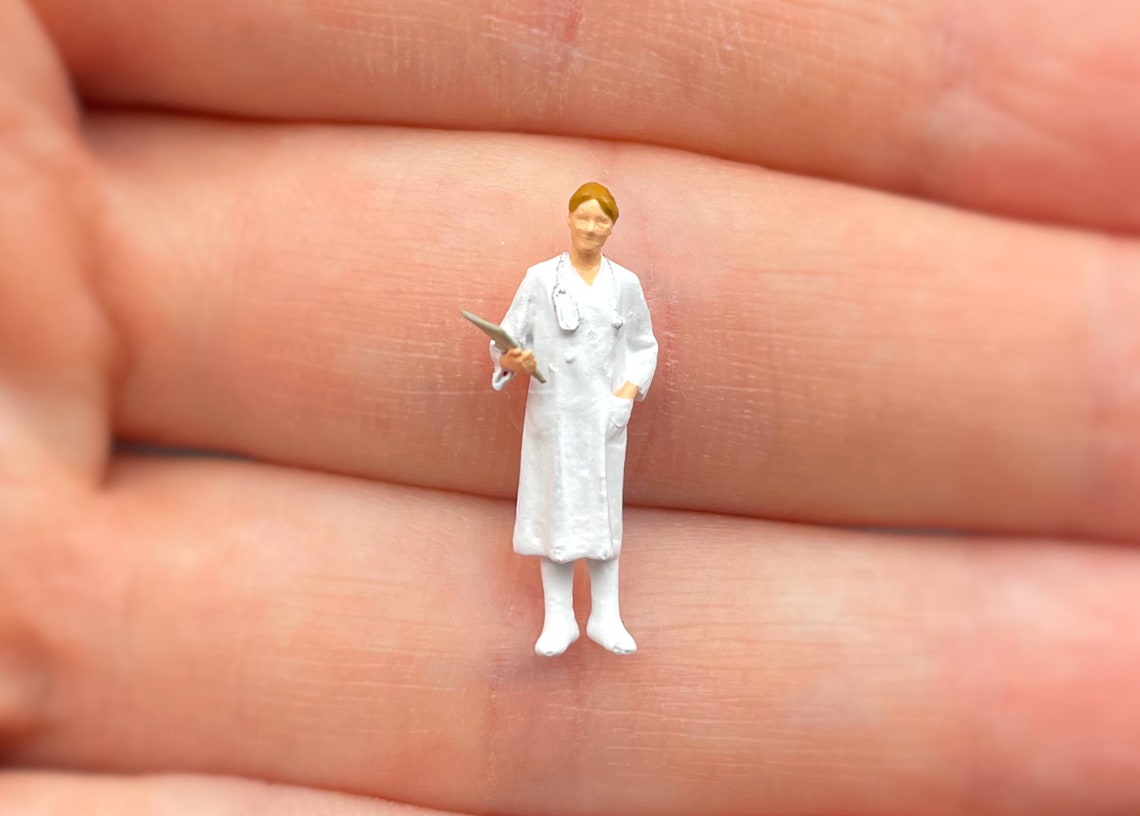 Nurse Doctor Surgeon. Hospital Worker Figures. 1:87 HO Scale Miniatures ...