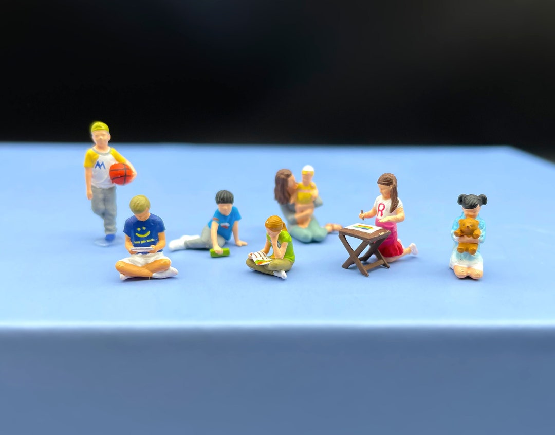 Miniature Children Playing Figures. 1:64 S Scale Model Figures. Boys ...