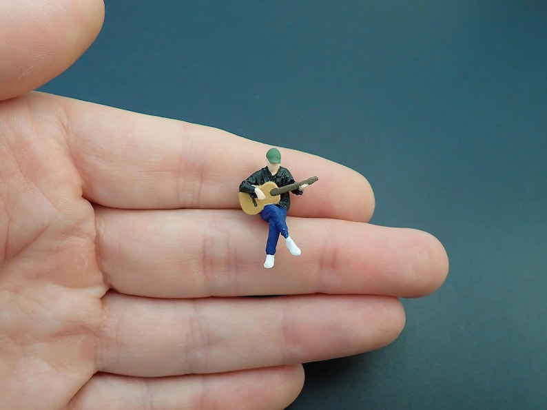 Miniature Music Band Figures. 1:64 Scale. Guitar, Bassist, Amp, Singer ...