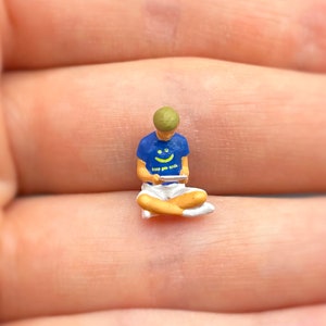 Miniature Children Playing Figures. 1:64 S Scale Model Figures. Boys ...