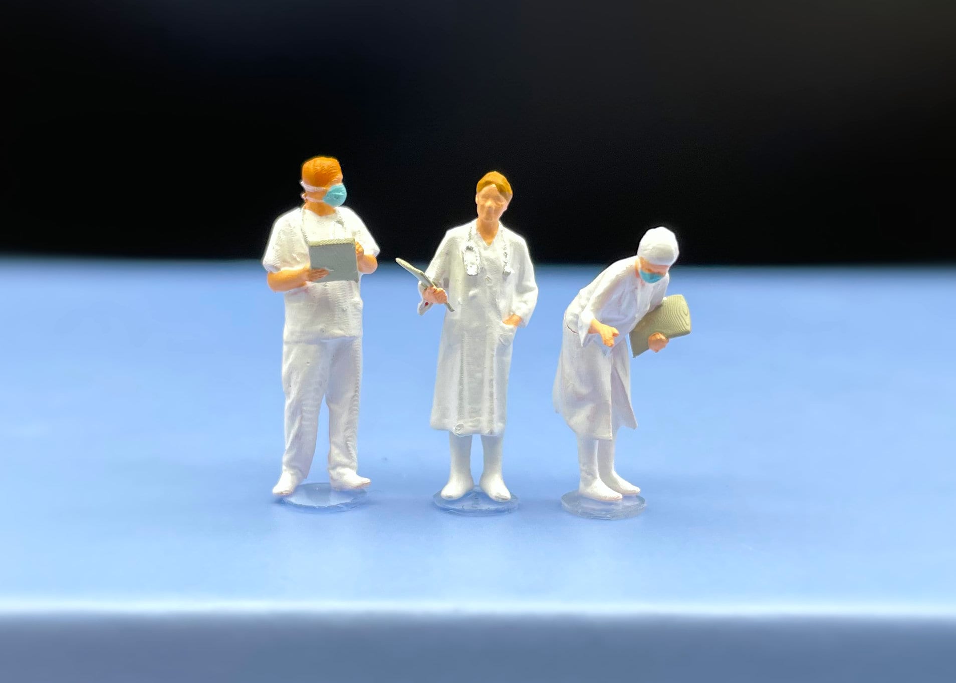 Nurse Doctor Surgeon. Hospital Worker Figures. 1:87 HO Scale Miniatures ...