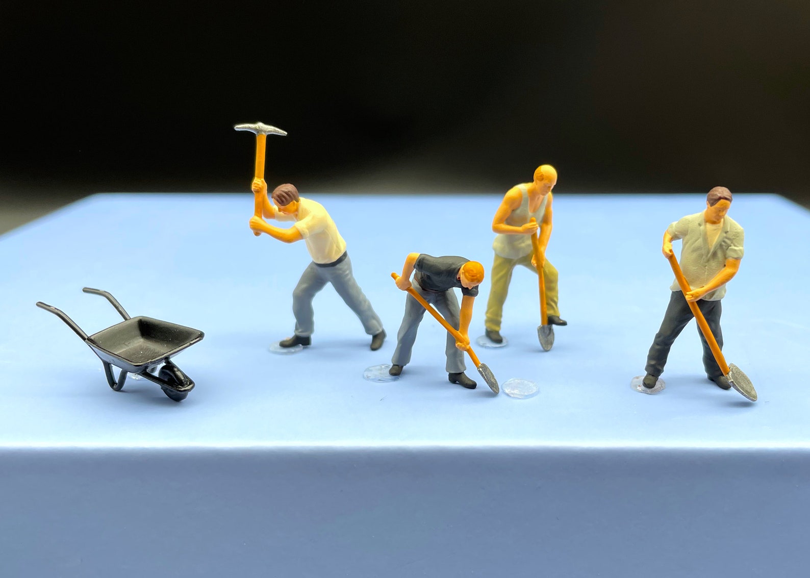 Construction Workers. Diggers / Miners. 1:64 or 1/87 Scale. Miniature ...