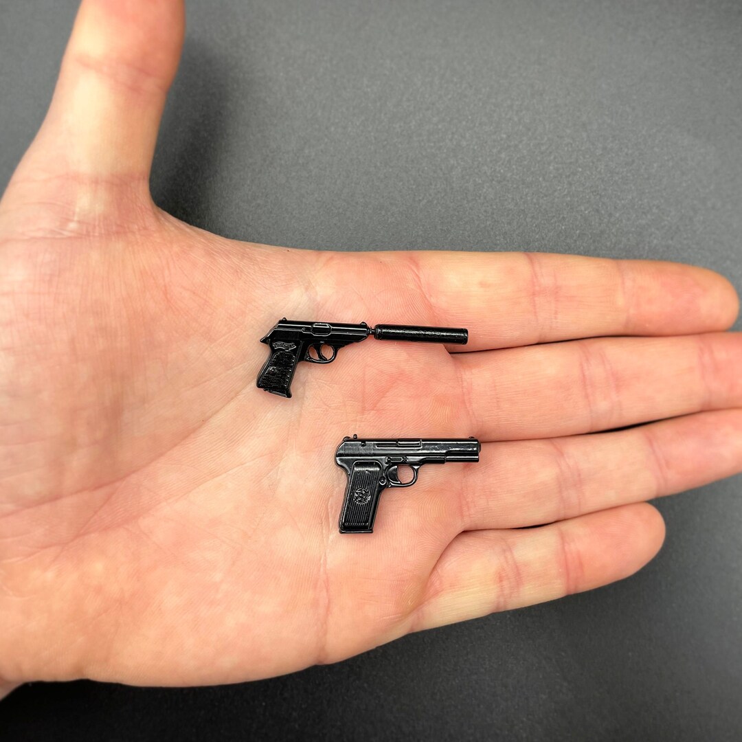Miniature Hand Guns / Pistols. Dollhouse Model Accessories. 1:6 Scale ...
