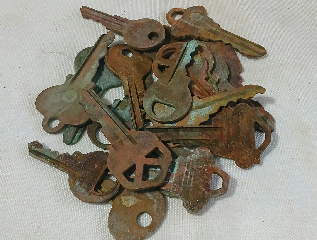 Rusted Keys Pack of 5, Junk Journal Ephemera, Great for Grungy, Rustic ...